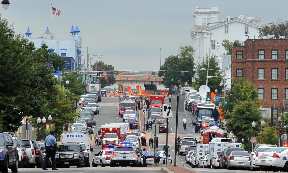 Scenes from the Navy Yard shootings in Washington slideshow ...