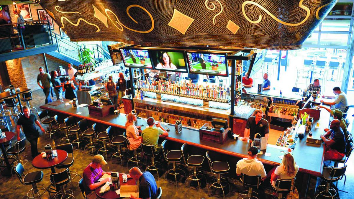 Bar Louie Opens New Orlando International Airport area Restaurant