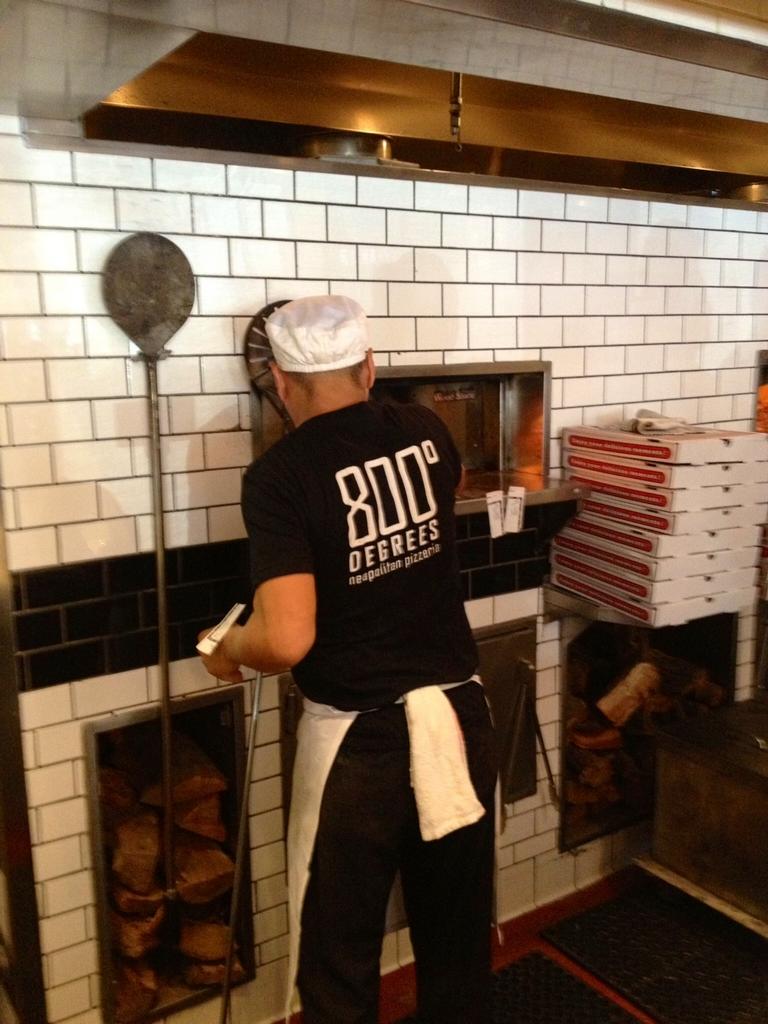 Wood-fired oven makes for great pizza at 800 Degrees - L.A. Business First