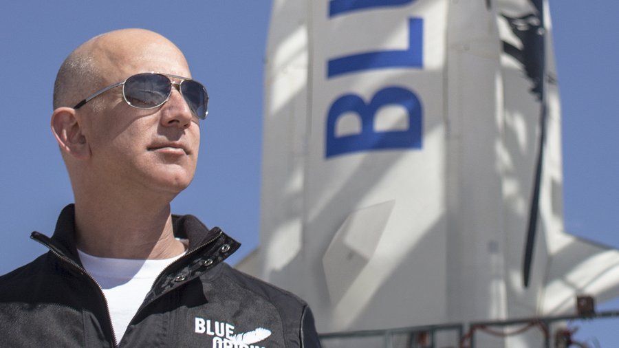 Jeff Bezos shows what it's like to ride a Blue Origin rocket into space ...
