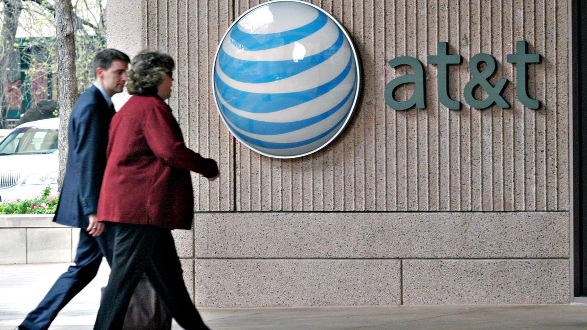 AT&T makes Jeff McElfresh COO amid shake-up after separation from ...