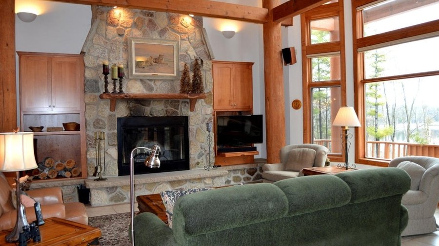 Open House: 'Stunning' timber home in Saukville takes you 'up north ...