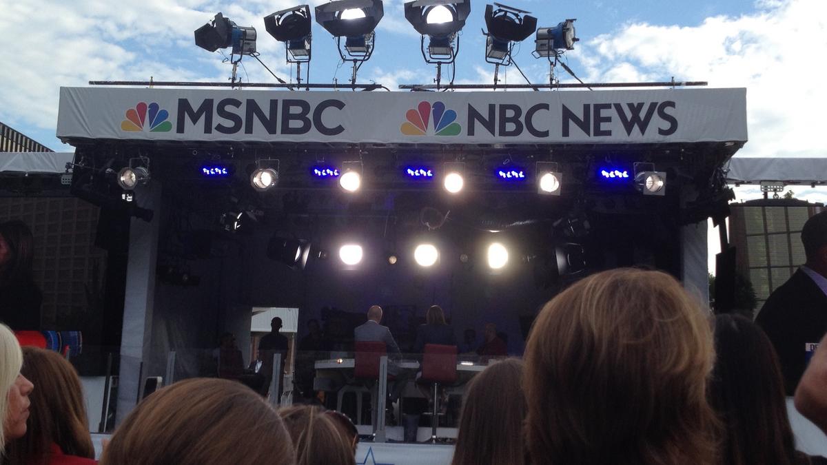 National media horde flocks to Independence Mall for DNC coverage ...