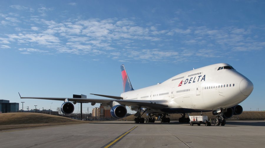 Delta pilot turns flight around due to disruptive passenger couple ...