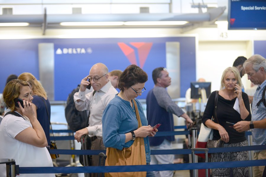Delta's recovery from global outage could last days - Chicago Business ...