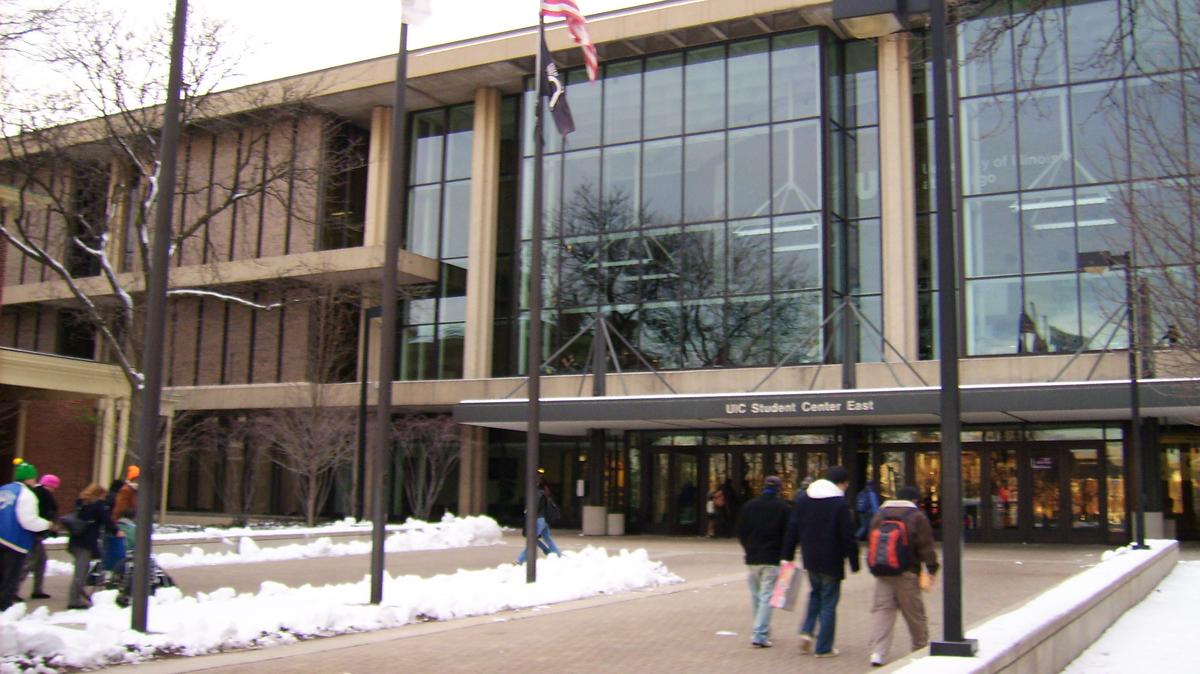 Amazon opening first pick-up location in Chicago - Chicago Business Journal