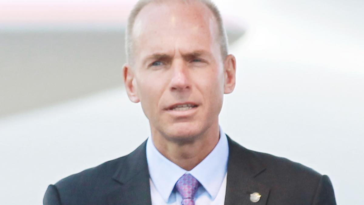 Boeing CEO Dennis Muilenburg visits Renton 737 factory as more supplier ...