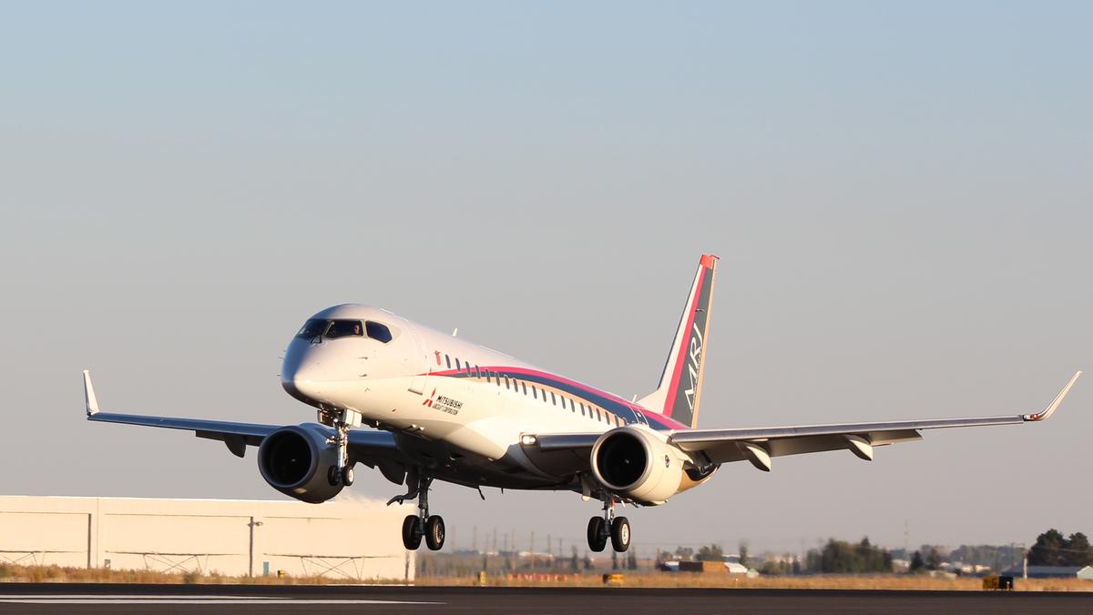 Mitsubishi's first MRJ jet lands at Moses Lake for flight testing ...