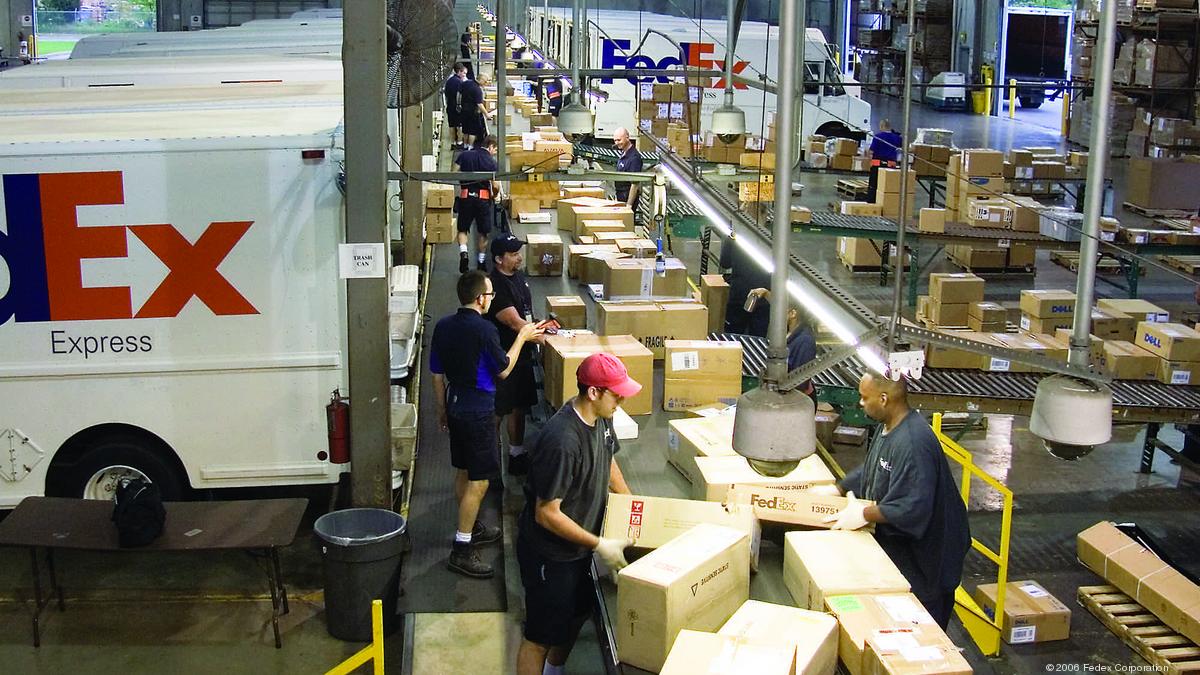 FedEx founder Fred Smith downplayed the logistics giant's e-commerce ...