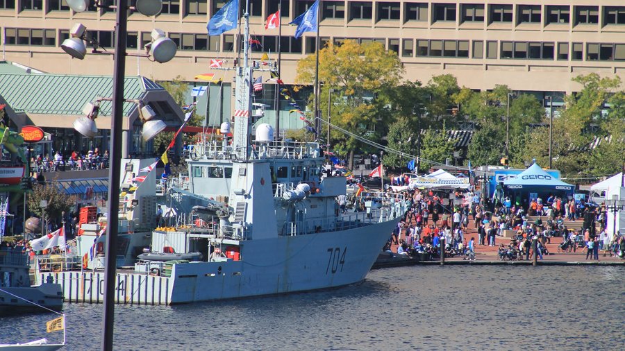 Thousands come to Baltimore to take in Maryland Fleet Week & Air Show ...