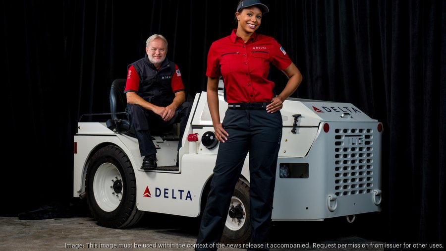 Delta hosts fashion show for employees unveiling new uniforms ...