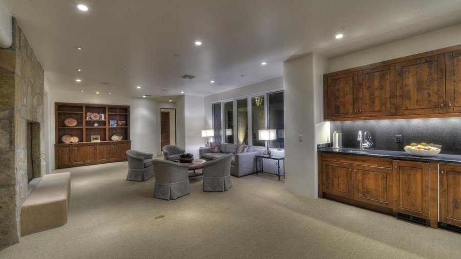 Financial legend Peter Lynch selling his Scottsdale mansion for $14 ...
