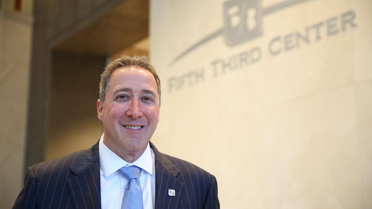 Fifth Third CEO shares update on bank's consumer, commercial growth in ...