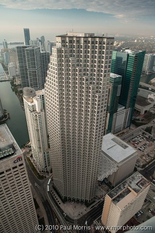 Amancio Ortega buys Southeast Financial Center in Miami for $517M ...