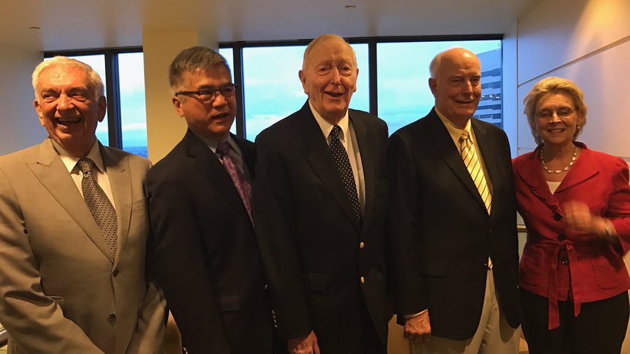 Washington governors past and present remember late Gov. Mike Lowry ...