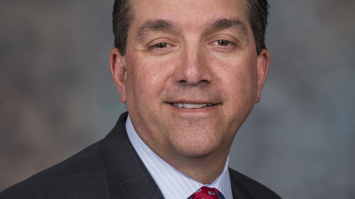 Open enrollment: 5 tips for choosing the right health care benefits ...