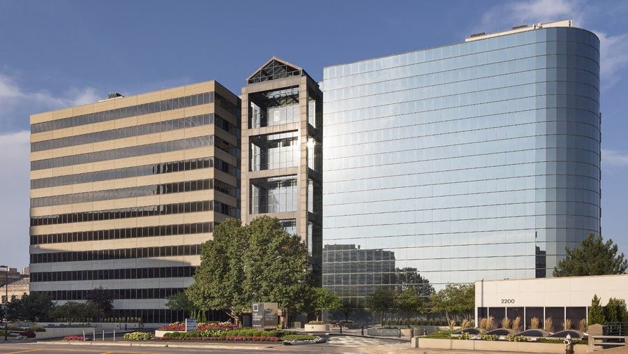 Two Pershing Square sells to VanTrust Real Estate - Kansas City ...