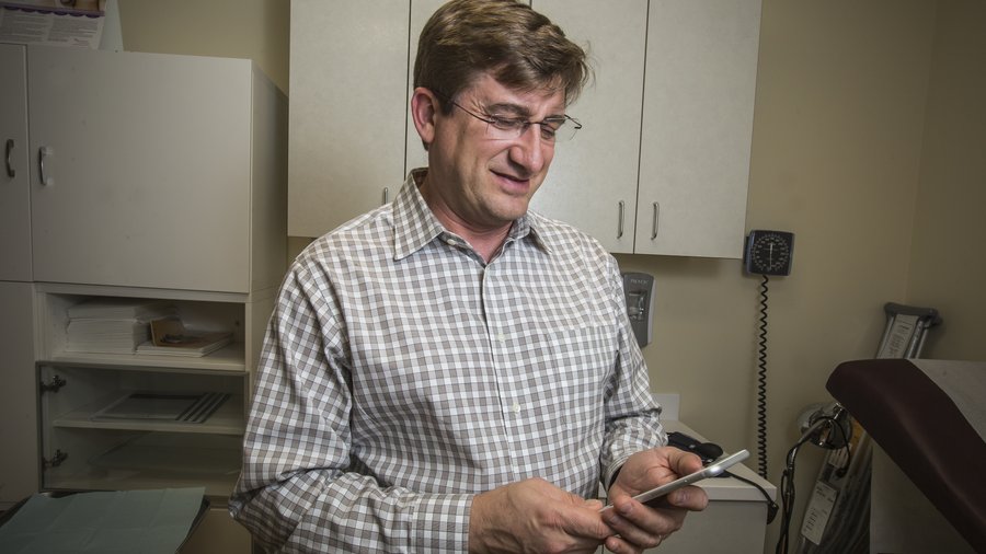 Apple (AAPL) teams with Sunnyvale startup Health Gorilla on secret ...