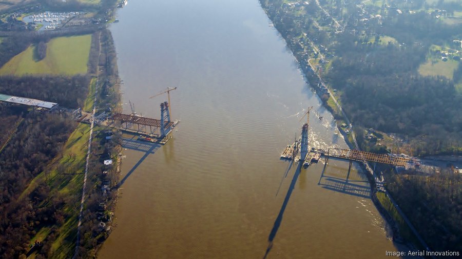 Year in Review: Construction photos of Lewis and Clark bridge ...