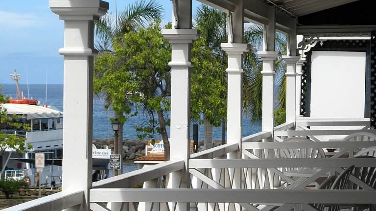 Historic Lahaina hotel, Pioneer Inn, 'destroyed' in Maui wildfires ...