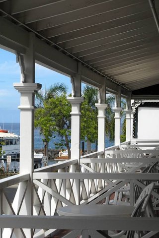 Historic Lahaina hotel, Pioneer Inn, 'destroyed' in Maui wildfires ...