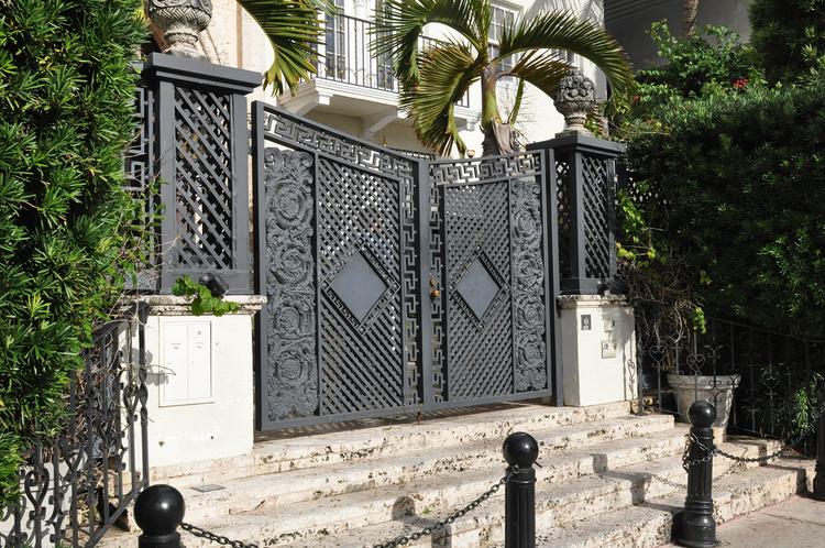 Exclusive: Gianni Versace memorial could come to Miami Beach mansion ...