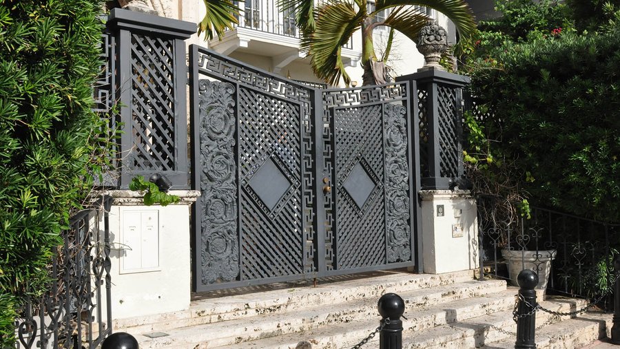 Exclusive: Gianni Versace memorial could come to Miami Beach mansion ...