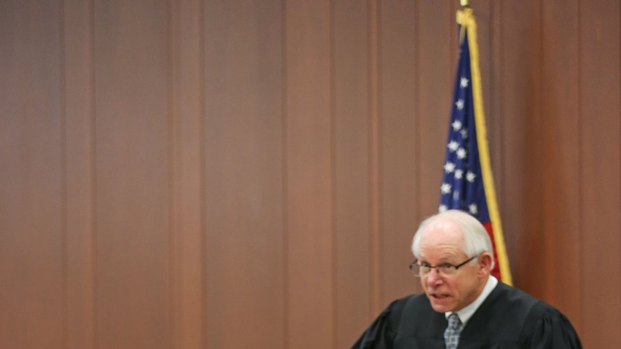 business court judge mk011