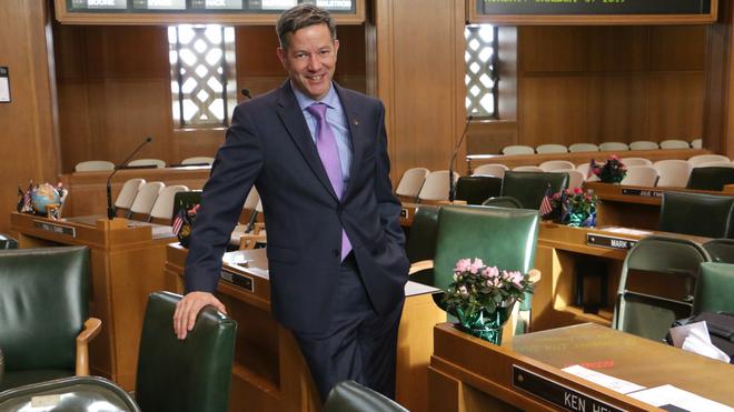 Oregon Republican walkout threatens nurse staffing bill, other health ...