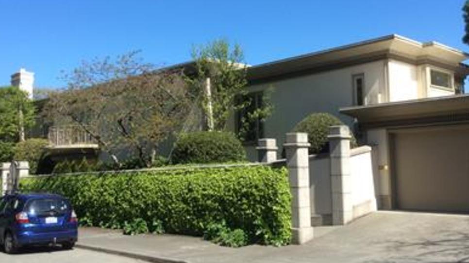 Andrea Selig sells Seattle lakefront home for record-tying price of ...