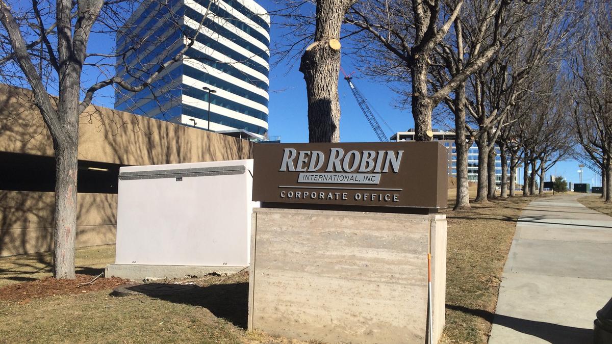 Red Robin Gourmet Burgers increases same-store sales for first time ...