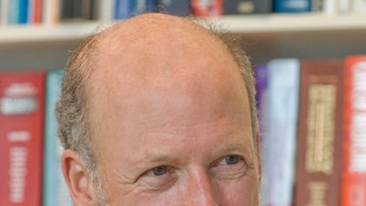 Expert in blood cancers named deputy director of Hutchinson Center ...