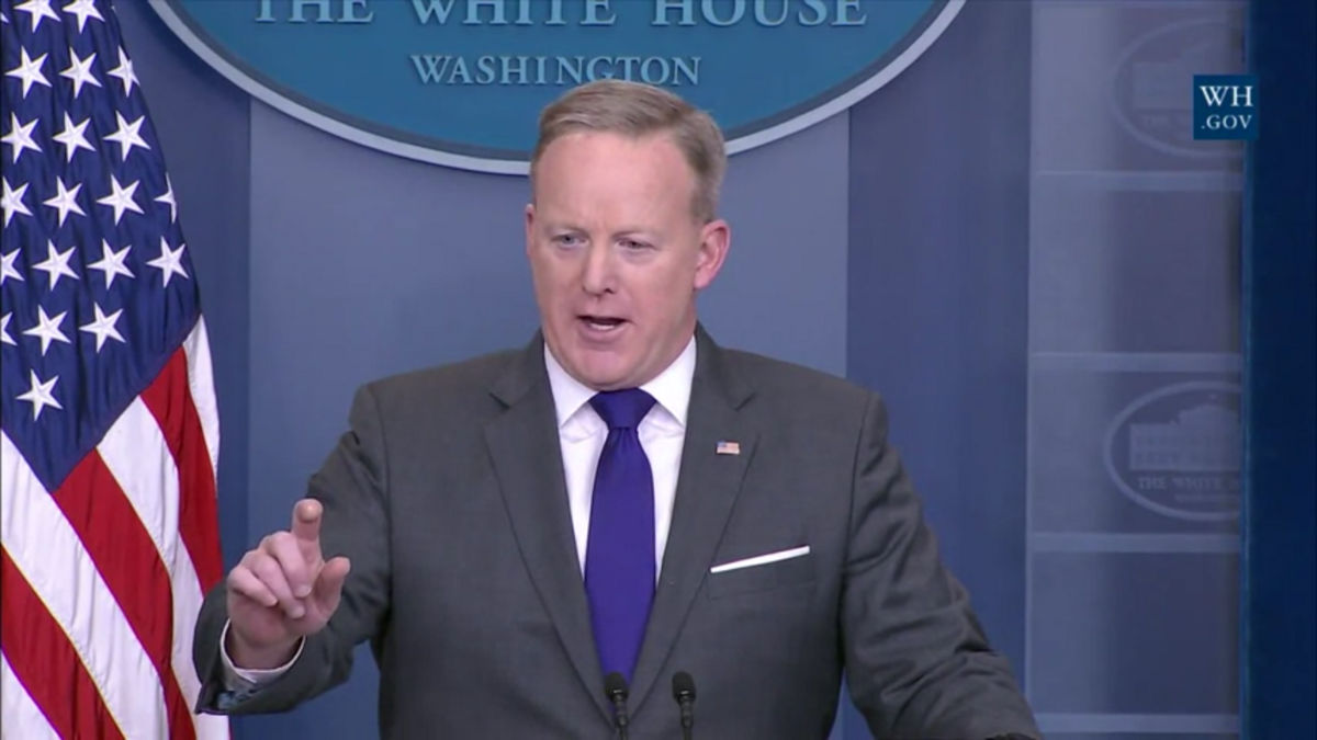 Trump White House, Spicer push back against AP story on 100K National ...