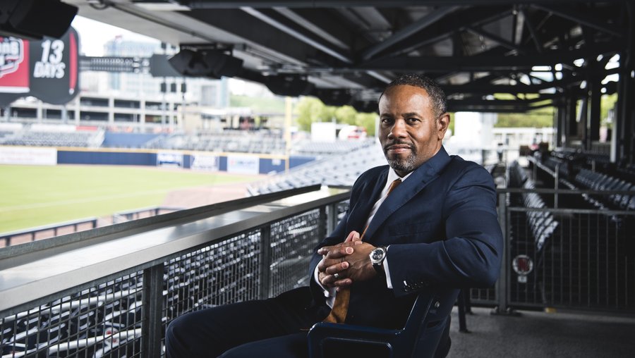 The Boss: Watch Don 'Holly Dee' Hardin show off his surprising talent ...