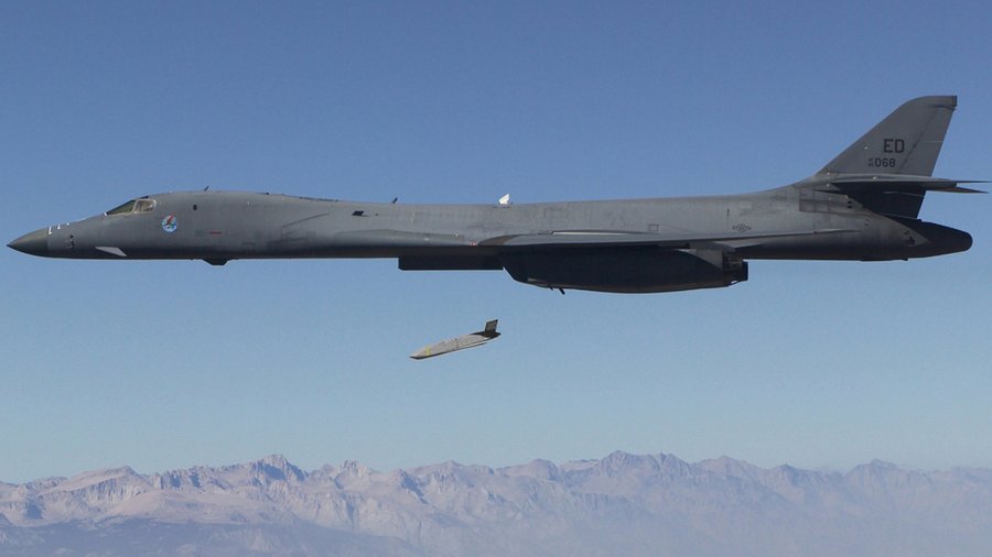 Lockheed Martin gets 2 contracts for F-35s, long-range missiles ...