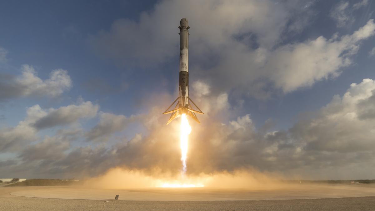 SpaceX launches last mission before Falcon Heavy set to lift off - L.A ...