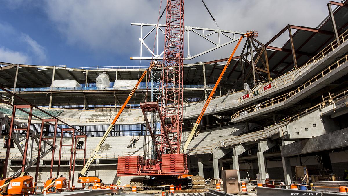 Wind doesn't deter Bucks steel-beam ceremony: Slideshow - Milwaukee ...