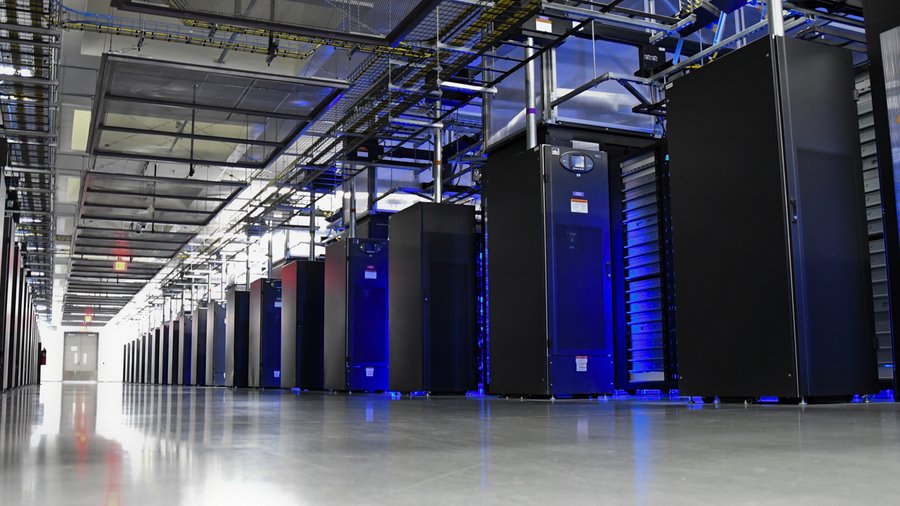 Facebook bring new data halls to its $1 billion data center campus in ...