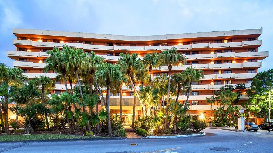 Inverrary Vacation Resort sold at bankruptcy auction to Luis Navas ...