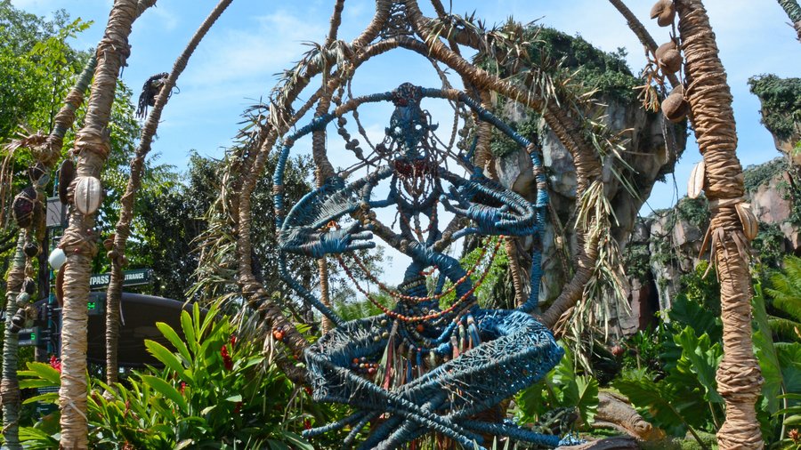 An alien world comes to life in Disney's Pandora: The World of Avatar ...