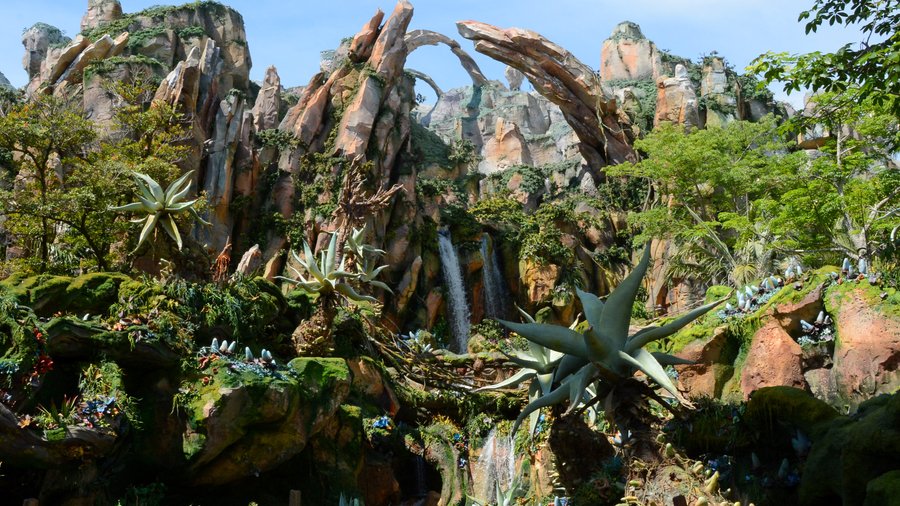An alien world comes to life in Disney's Pandora: The World of Avatar ...
