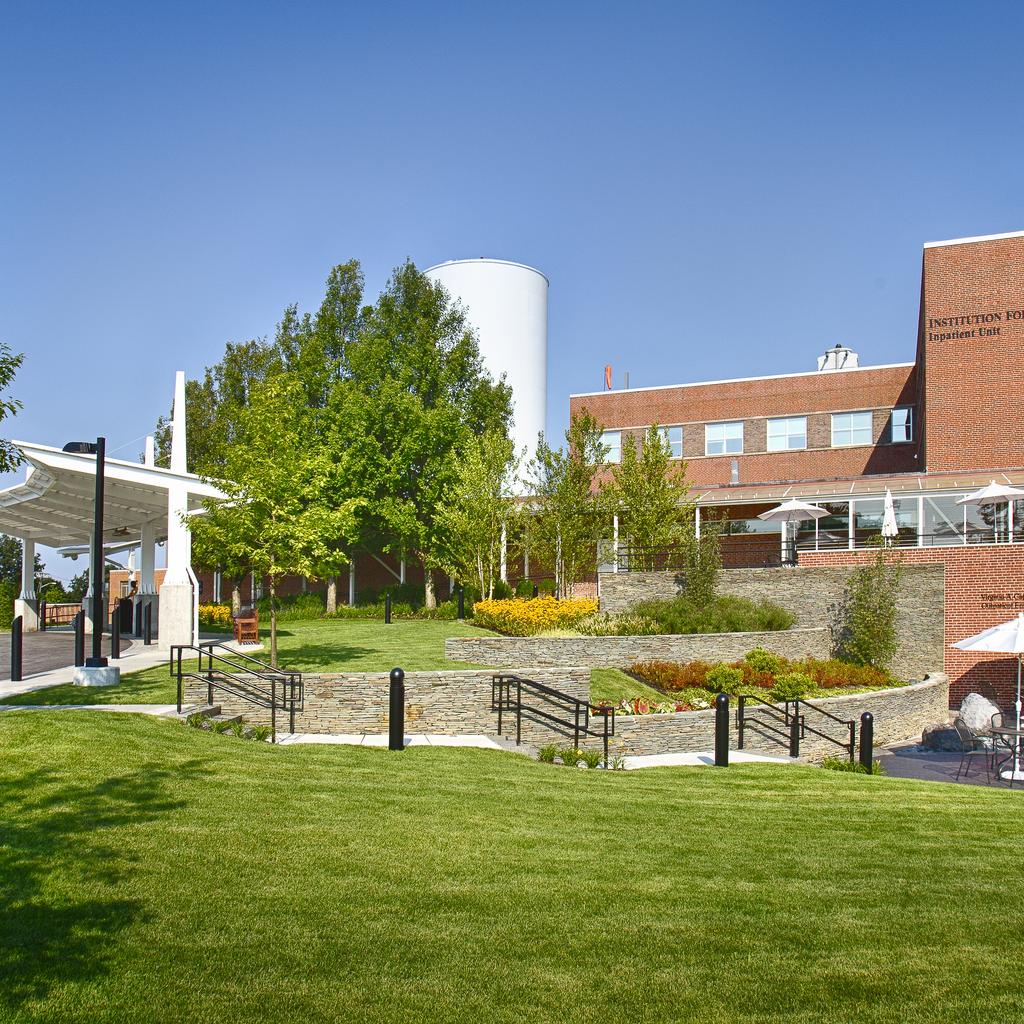 Lahey Hospital sees spike in operating losses this year - Boston ...