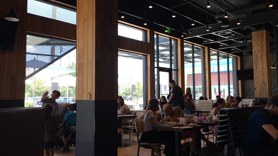 Shake Shack FL Mall seating