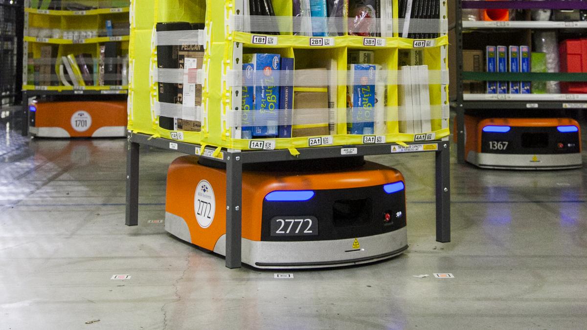 Amazon's warehouse robots top 100,000; warehouse workers hit 125,000 ...