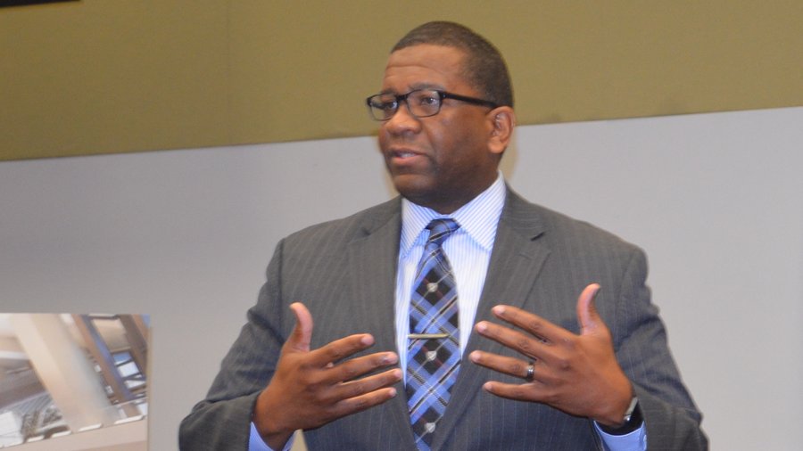 Kelvin Simmons leaves Dentons, starts a new gig - Kansas City Business ...