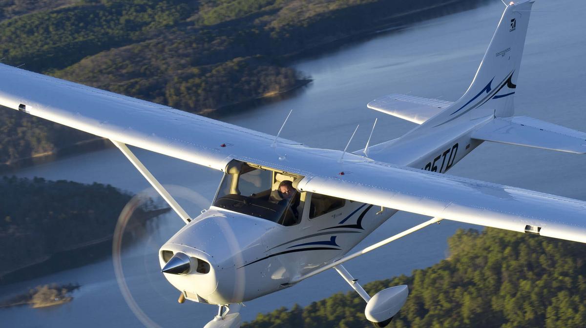 Textron Aviation takes order for 15 Cessna Skyhawk 172s from Florida ...