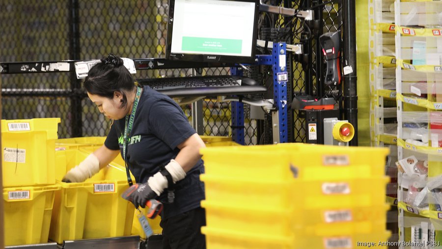 Hundreds line up to apply for jobs at Amazon's Fulfillment Center in ...