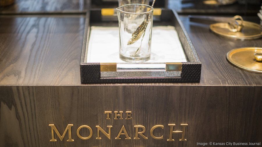 Monarch Bar plaza David Manica 20170821