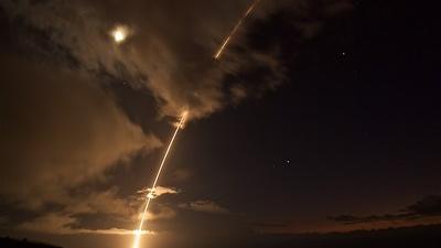 Raytheon interceptor shoots down medium-range ballistic missile in test ...