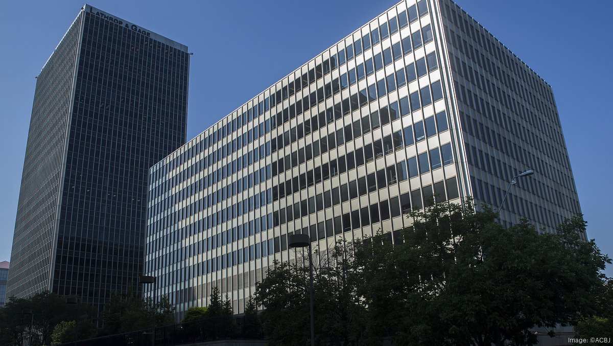 State Street signs new lease in Crown Center office building - Kansas ...